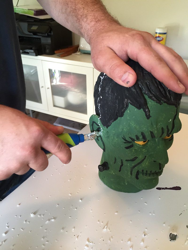 Spooky Head Frames – REASONS TO SKIP THE HOUSEWORK